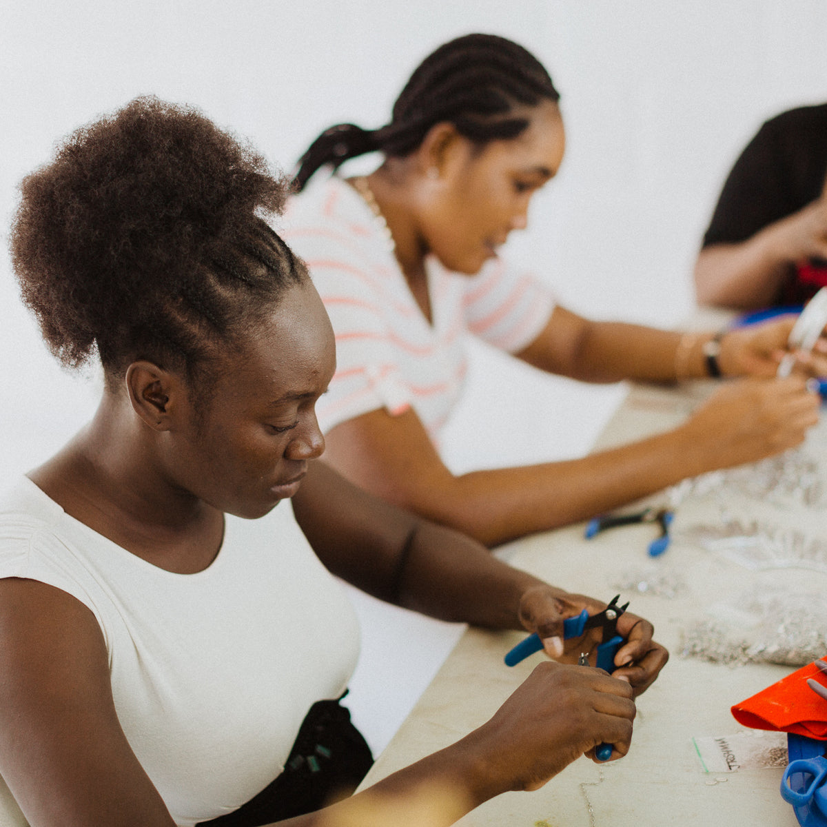5 Ways to Fight Poverty Close to Home – Vi Bella